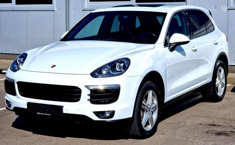 Balts Porsche Cayenne 2015 Kretinga, ar dzinēja tilpumu 3.60 L un nobraukumu 67 tūkst. km par 24400 €, foto 1 vietnē AUTOMOTO.COM.LV