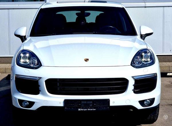 Balts Porsche Cayenne 2015 Kretinga, ar dzinēja tilpumu 3.60 L un nobraukumu 67 tūkst. km par 24400 €, foto 2 vietnē AUTOMOTO.COM.LV
