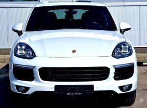 Balts Porsche Cayenne 2015 Kretinga, ar dzinēja tilpumu 3.60 L un nobraukumu 67 tūkst. km par 24400 €, foto 3 vietnē AUTOMOTO.COM.LV