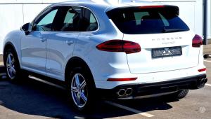 Balts Porsche Cayenne 2015 Kretinga, ar dzinēja tilpumu 3.60 L un nobraukumu 67 tūkst. km par 24400 €, foto 5 vietnē AUTOMOTO.COM.LV
