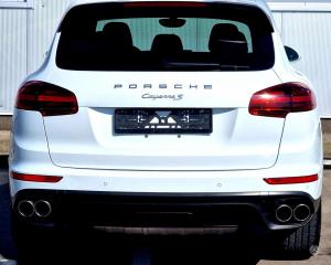 Balts Porsche Cayenne 2015 Kretinga, ar dzinēja tilpumu 3.60 L un nobraukumu 67 tūkst. km par 24400 €, foto 6 vietnē AUTOMOTO.COM.LV
