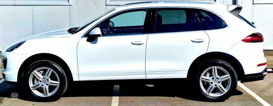 Balts Porsche Cayenne 2015 Kretinga, ar dzinēja tilpumu 3.60 L un nobraukumu 67 tūkst. km par 24400 €, foto 9 vietnē AUTOMOTO.COM.LV