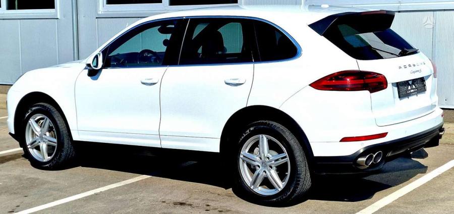 Balts Porsche Cayenne 2015 Kretinga, ar dzinēja tilpumu 3.60 L un nobraukumu 67 tūkst. km par 24400 €, foto 10 vietnē AUTOMOTO.COM.LV
