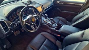 Balts Porsche Cayenne 2015 Kretinga, ar dzinēja tilpumu 3.60 L un nobraukumu 67 tūkst. km par 24400 €, foto 15 vietnē AUTOMOTO.COM.LV