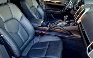 Balts Porsche Cayenne 2015 Kretinga, ar dzinēja tilpumu 3.60 L un nobraukumu 67 tūkst. km par 24400 €, foto 18 vietnē AUTOMOTO.COM.LV