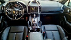 Balts Porsche Cayenne 2015 Kretinga, ar dzinēja tilpumu 3.60 L un nobraukumu 67 tūkst. km par 24400 €, foto 19 vietnē AUTOMOTO.COM.LV