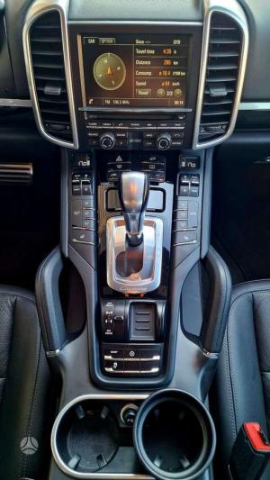 Balts Porsche Cayenne 2015 Kretinga, ar dzinēja tilpumu 3.60 L un nobraukumu 67 tūkst. km par 24400 €, foto 20 vietnē AUTOMOTO.COM.LV