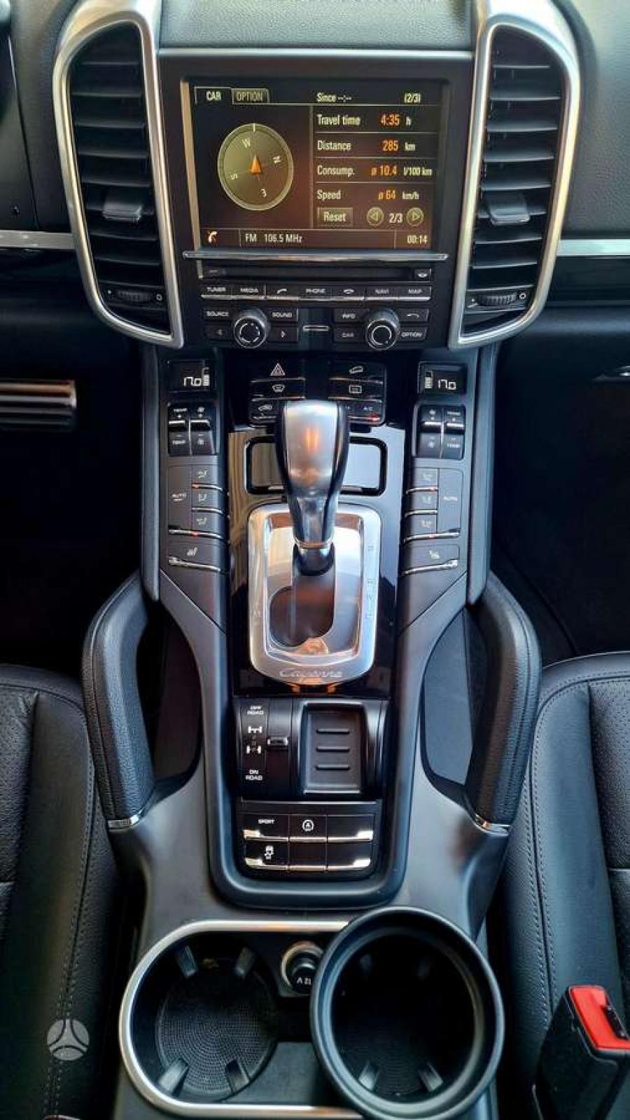 Balts Porsche Cayenne 2015 Kretinga, ar dzinēja tilpumu 3.60 L un nobraukumu 67 tūkst. km par 24400 €, foto 20 vietnē AUTOMOTO.COM.LV