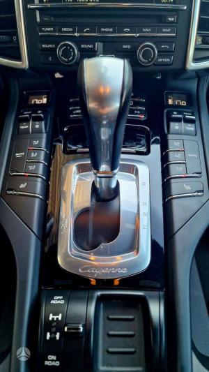 Balts Porsche Cayenne 2015 Kretinga, ar dzinēja tilpumu 3.60 L un nobraukumu 67 tūkst. km par 24400 €, foto 21 vietnē AUTOMOTO.COM.LV