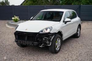 White Porsche Cayenne 2015 in Utena, with an engine capacity of 3.00 L and mileage of 134 thousand km for 13500 €, photo 8 on AUTOMOTO.COM.LV