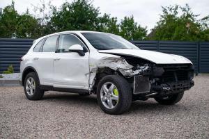 White Porsche Cayenne 2015 in Utena, with an engine capacity of 3.00 L and mileage of 134 thousand km for 13500 €, photo 10 on AUTOMOTO.COM.LV