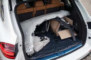 White Porsche Cayenne 2015 in Utena, with an engine capacity of 3.00 L and mileage of 134 thousand km for 13500 €, photo 22 on AUTOMOTO.COM.LV