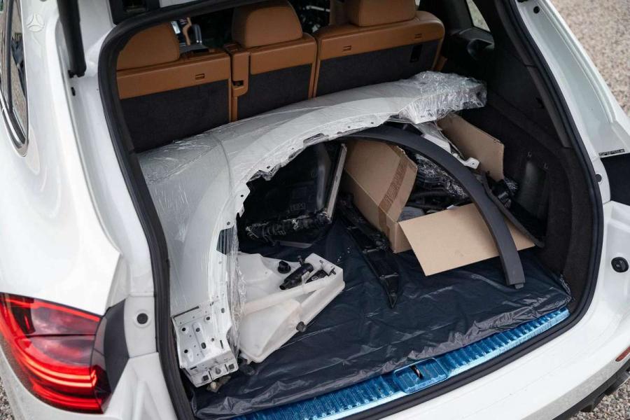 White Porsche Cayenne 2015 in Utena, with an engine capacity of 3.00 L and mileage of 134 thousand km for 13500 €, photo 22 on AUTOMOTO.COM.LV