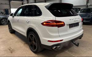 White Porsche Cayenne 2015 in Utena, with an engine capacity of 3.00 L and mileage of 134 thousand km for 13500 €, photo 24 on AUTOMOTO.COM.LV
