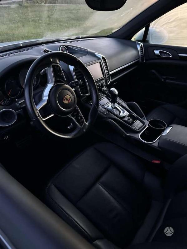 Balts Porsche Cayenne 2015 Viļņa, ar dzinēja tilpumu 3.60 L un nobraukumu 67 tūkst. km par 23900 €, foto 11 vietnē AUTOMOTO.COM.LV