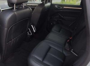 White Porsche Cayenne 2015 in Vilnius, with an engine capacity of 3.60 L and mileage of 67 thousand km for 23900 €, photo 13 on AUTOMOTO.COM.LV