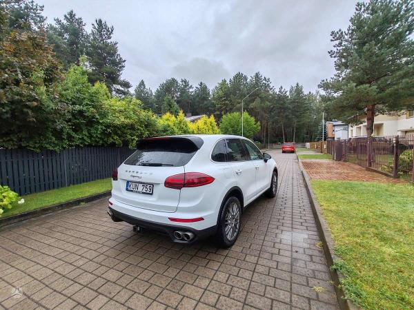 Balts Porsche Cayenne 2015 Viļņa, ar dzinēja tilpumu 3.60 L un nobraukumu 188 tūkst. km par 19900 €, foto 5 vietnē AUTOMOTO.COM.LV