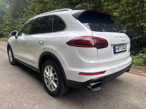 Порше Каен 2015 в Алитус на AUTOMOTO.COM.LV Белый Порше Каен 2015 в Алитус, объемом двигателя 2.97 л и пробегом 149 тыс. км за 24500 €, фото 5 на AUTOMOTO.COM.LV