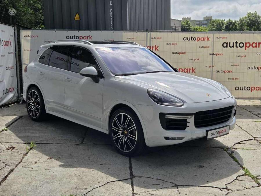 Balts Porsche Cayenne 2016 Viļņa, ar dzinēja tilpumu 3.60 L un nobraukumu 164 tūkst. km par 25900 €, foto 3 vietnē AUTOMOTO.COM.LV