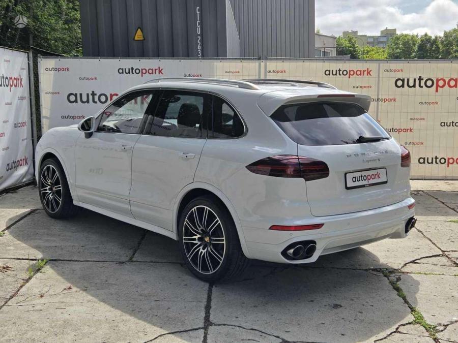 Balts Porsche Cayenne 2016 Viļņa, ar dzinēja tilpumu 3.60 L un nobraukumu 164 tūkst. km par 25900 €, foto 5 vietnē AUTOMOTO.COM.LV