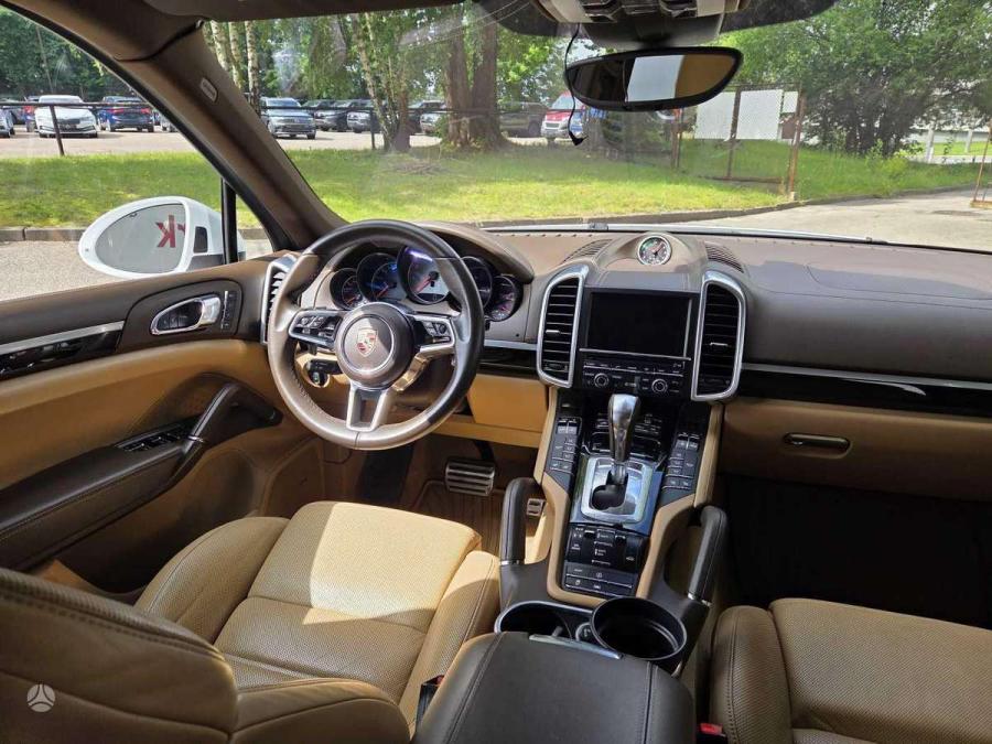 Balts Porsche Cayenne 2016 Viļņa, ar dzinēja tilpumu 3.60 L un nobraukumu 164 tūkst. km par 25900 €, foto 7 vietnē AUTOMOTO.COM.LV
