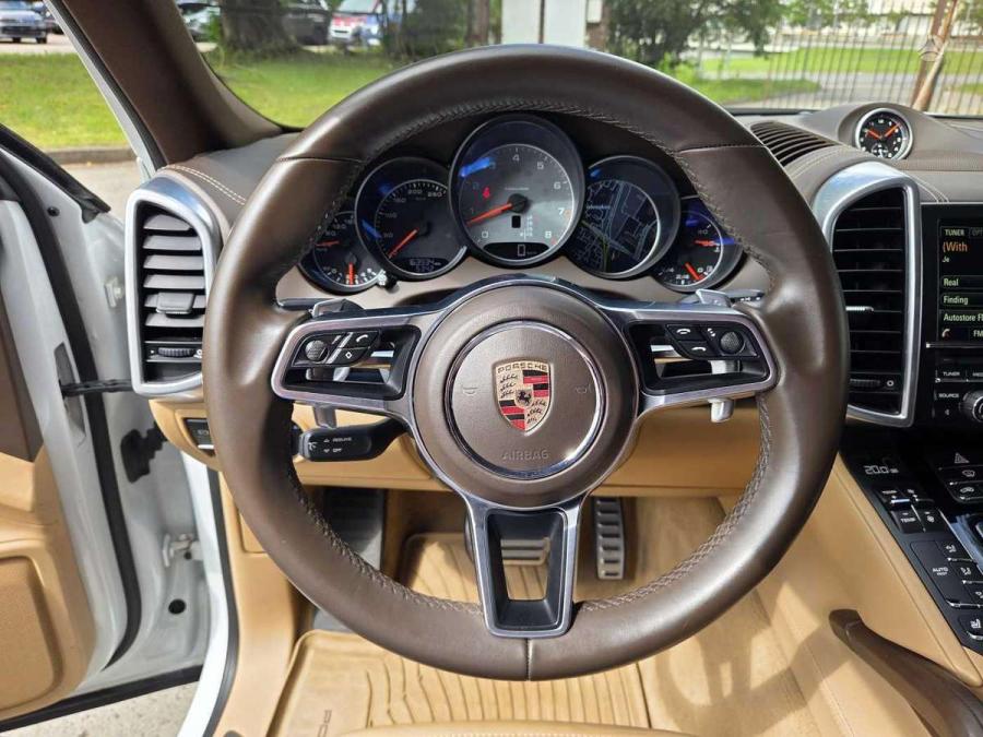 Balts Porsche Cayenne 2016 Viļņa, ar dzinēja tilpumu 3.60 L un nobraukumu 164 tūkst. km par 25900 €, foto 10 vietnē AUTOMOTO.COM.LV