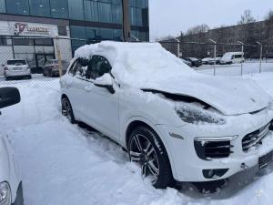 White Porsche Cayenne 2016 in Kaunas, with an engine capacity of 3.60 L and mileage of 175 thousand km for 12600 €, photo 7 on AUTOMOTO.COM.LV