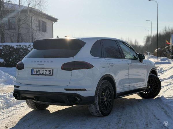 Balts Porsche Cayenne 2016 Viļņa, ar dzinēja tilpumu 3.60 L un nobraukumu 215 tūkst. km par 19500 €, foto 2 vietnē AUTOMOTO.COM.LV