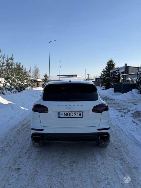 Balts Porsche Cayenne 2016 Viļņa, ar dzinēja tilpumu 3.60 L un nobraukumu 215 tūkst. km par 19500 €, foto 6 vietnē AUTOMOTO.COM.LV