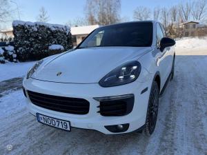 White Porsche Cayenne 2016 in Vilnius, with an engine capacity of 3.60 L and mileage of 215 thousand km for 19500 €, photo 7 on AUTOMOTO.COM.LV
