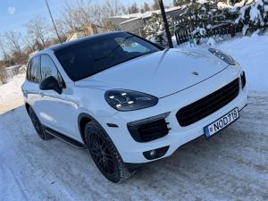 White Porsche Cayenne 2016 in Vilnius, with an engine capacity of 3.60 L and mileage of 215 thousand km for 19500 €, photo 8 on AUTOMOTO.COM.LV
