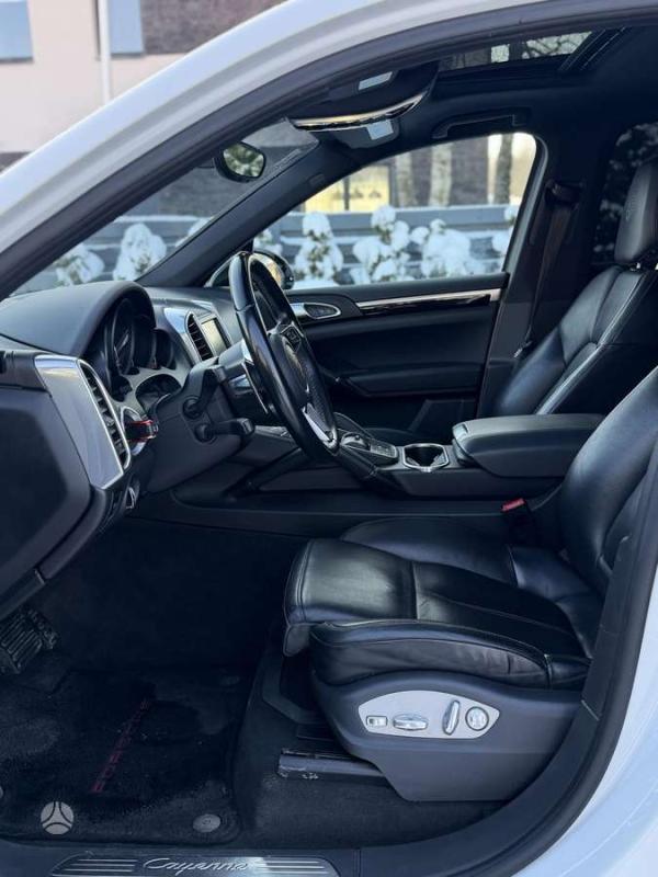 Balts Porsche Cayenne 2016 Viļņa, ar dzinēja tilpumu 3.60 L un nobraukumu 215 tūkst. km par 19500 €, foto 11 vietnē AUTOMOTO.COM.LV