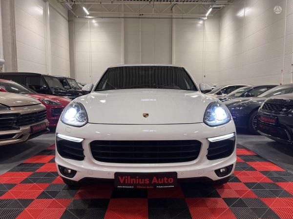 Balts Porsche Cayenne 2016 Viļņa, ar dzinēja tilpumu 2.97 L un nobraukumu 134 tūkst. km par 22999 €, foto 2 vietnē AUTOMOTO.COM.LV