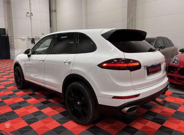Balts Porsche Cayenne 2016 Viļņa, ar dzinēja tilpumu 2.97 L un nobraukumu 134 tūkst. km par 22999 €, foto 6 vietnē AUTOMOTO.COM.LV