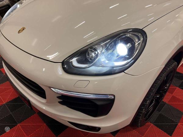 Balts Porsche Cayenne 2016 Viļņa, ar dzinēja tilpumu 2.97 L un nobraukumu 134 tūkst. km par 22999 €, foto 8 vietnē AUTOMOTO.COM.LV