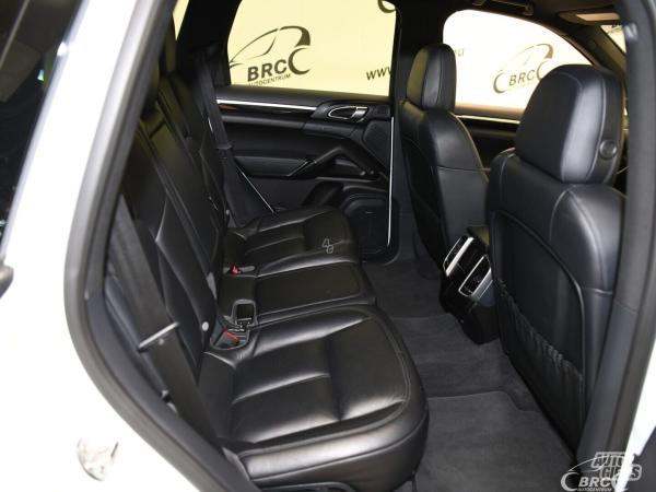 Balts Porsche Cayenne 2016 Avižieniai, ar dzinēja tilpumu 3.60 L un nobraukumu 117 tūkst. km par 18900 €, foto 8 vietnē AUTOMOTO.COM.LV