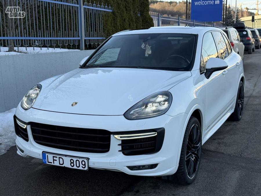 White Porsche Cayenne 2016 in Vilnius, with an engine capacity of 3.60 L and mileage of 202 thousand km for 24000 €, photo 1 on AUTOMOTO.COM.LV