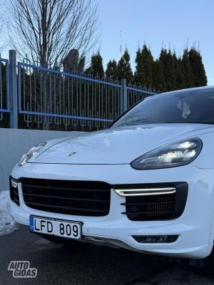 White Porsche Cayenne 2016 in Vilnius, with an engine capacity of 3.60 L and mileage of 202 thousand km for 24000 €, photo 3 on AUTOMOTO.COM.LV