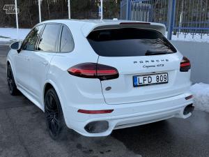 White Porsche Cayenne 2016 in Vilnius, with an engine capacity of 3.60 L and mileage of 202 thousand km for 24000 €, photo 4 on AUTOMOTO.COM.LV