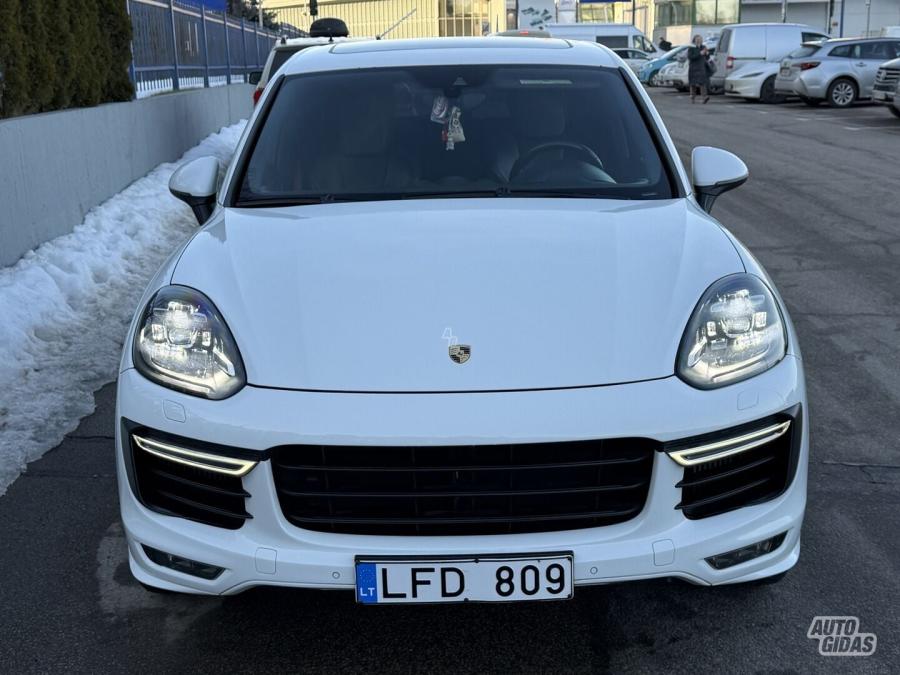 White Porsche Cayenne 2016 in Vilnius, with an engine capacity of 3.60 L and mileage of 202 thousand km for 24000 €, photo 6 on AUTOMOTO.COM.LV