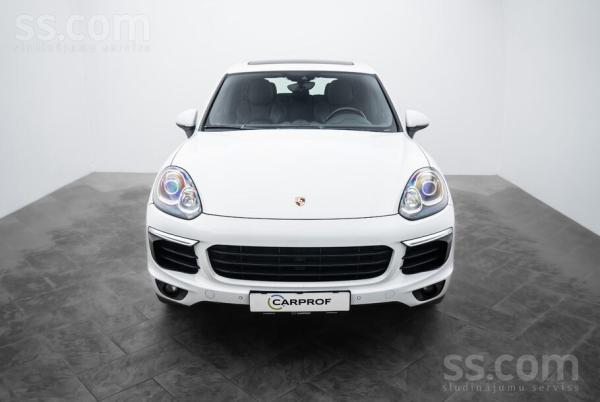 White Porsche Cayenne 2016 in Tallinn, with an engine capacity of 3.00 L and mileage of 238 thousand km for 22499 €, photo 2 on AUTOMOTO.COM.LV