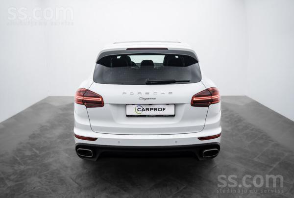White Porsche Cayenne 2016 in Tallinn, with an engine capacity of 3.00 L and mileage of 238 thousand km for 22499 €, photo 5 on AUTOMOTO.COM.LV