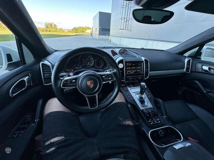 Белый Порше Каен 2016 в Шяуляй, объемом двигателя 3.60 л и пробегом 160 тыс. км за 23990 €, фото 31 на AUTOMOTO.COM.LV