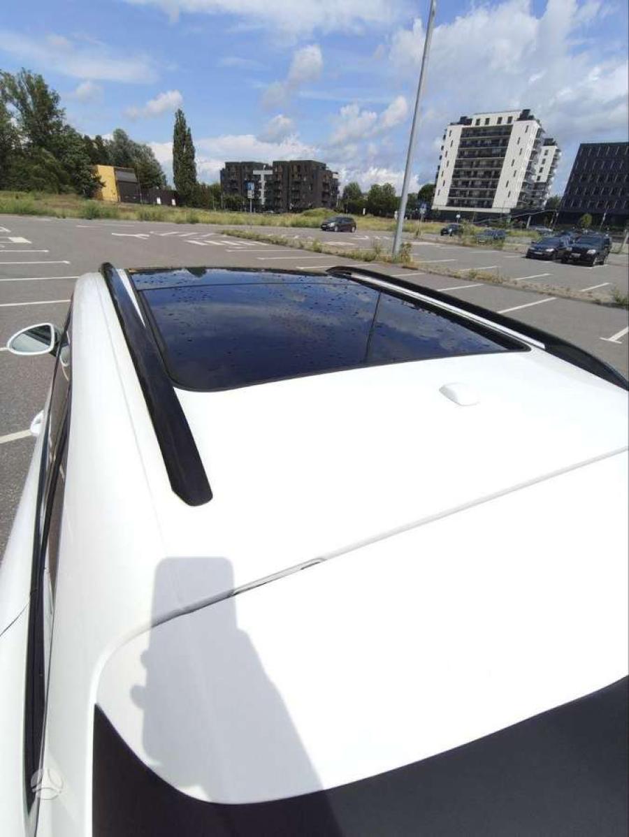 White Porsche Cayenne 2016 in Vilnius, with an engine capacity of 3.60 L and mileage of 207 thousand km for 18300 €, photo 16 on AUTOMOTO.COM.LV