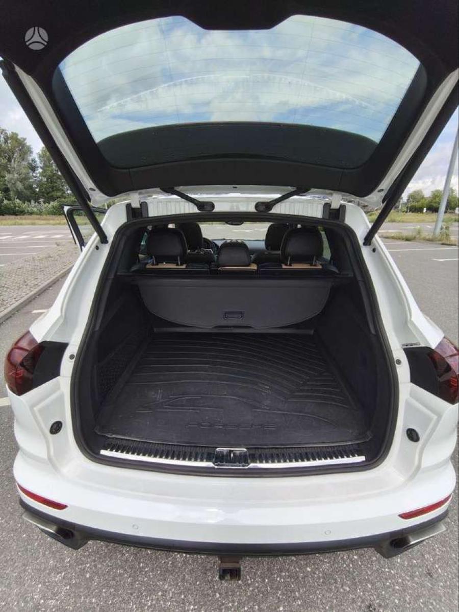 White Porsche Cayenne 2016 in Vilnius, with an engine capacity of 3.60 L and mileage of 207 thousand km for 18300 €, photo 17 on AUTOMOTO.COM.LV