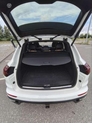 White Porsche Cayenne 2016 in Vilnius, with an engine capacity of 3.60 L and mileage of 207 thousand km for 18300 €, photo 18 on AUTOMOTO.COM.LV