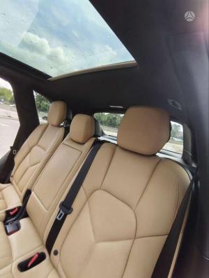 White Porsche Cayenne 2016 in Vilnius, with an engine capacity of 3.60 L and mileage of 207 thousand km for 18300 €, photo 31 on AUTOMOTO.COM.LV