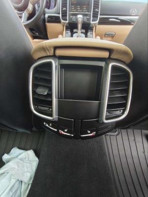 White Porsche Cayenne 2016 in Vilnius, with an engine capacity of 3.60 L and mileage of 207 thousand km for 18300 €, photo 35 on AUTOMOTO.COM.LV