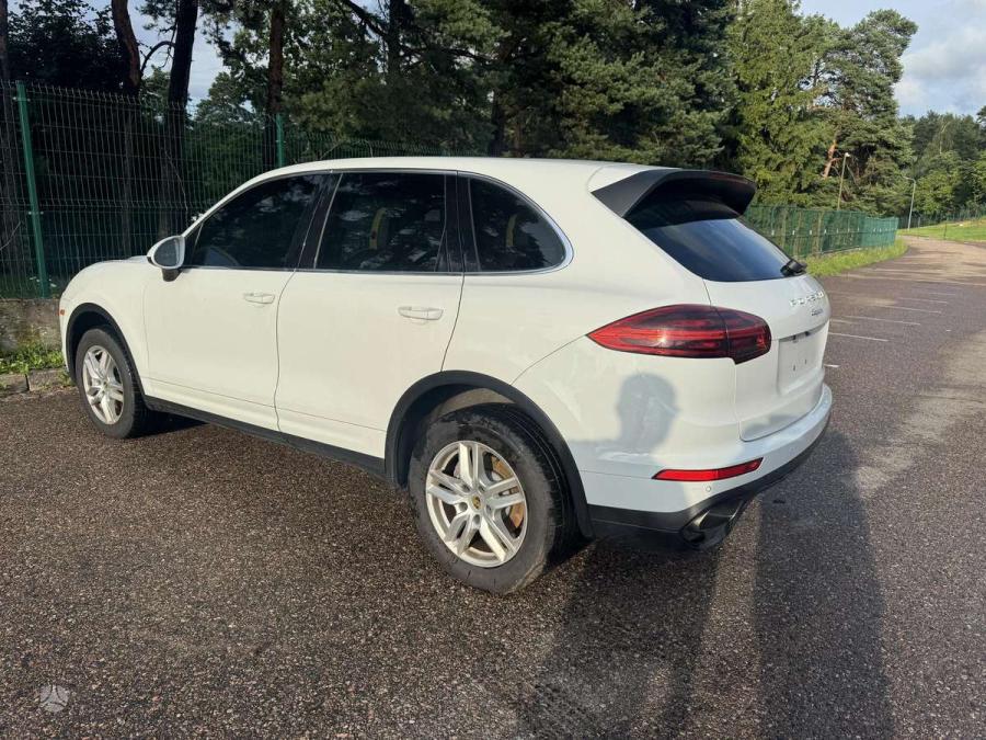 Balts Porsche Cayenne 2016 Viļņa, ar dzinēja tilpumu 3.60 L un nobraukumu 280 tūkst. km par 9500 €, foto 4 vietnē AUTOMOTO.COM.LV