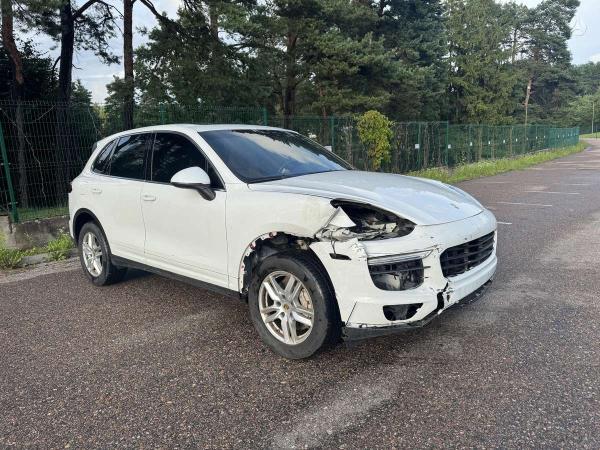 Белый Порше Каен 2016 в Вильнюс, объемом двигателя 3.60 л и пробегом 280 тыс. км за 9500 €, фото 5 на AUTOMOTO.COM.LV